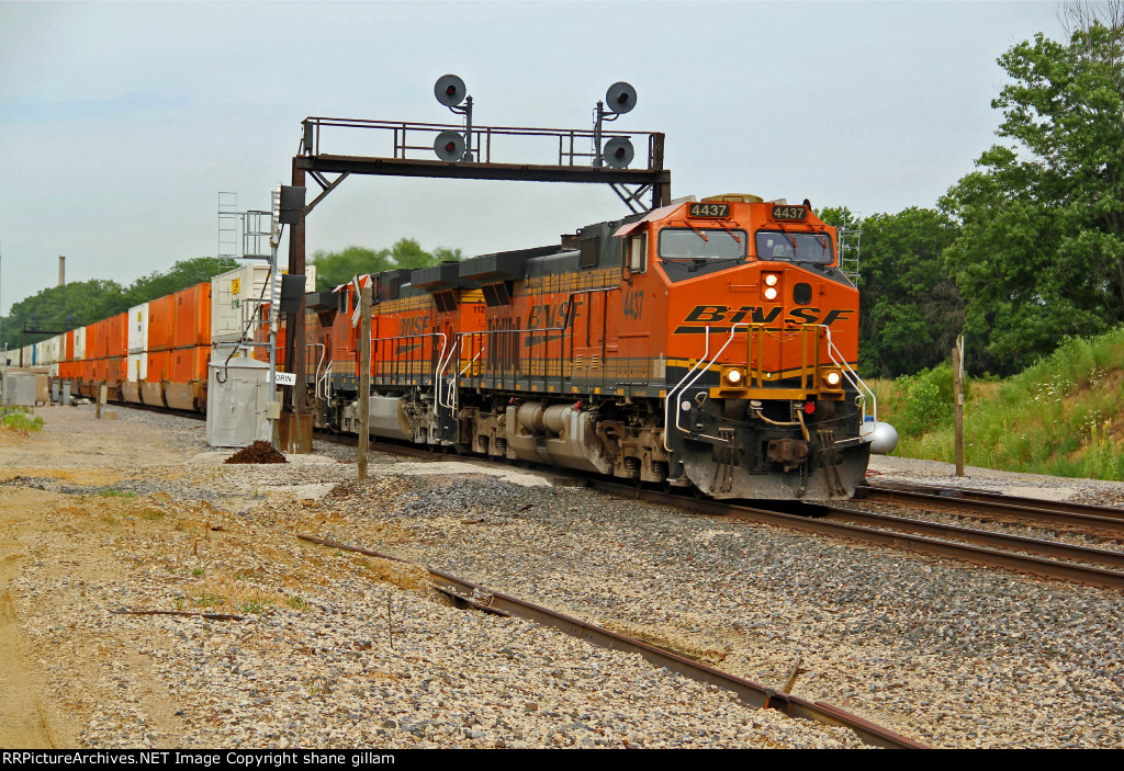 BNSF 4437 The Swoosh Has taken over!!!